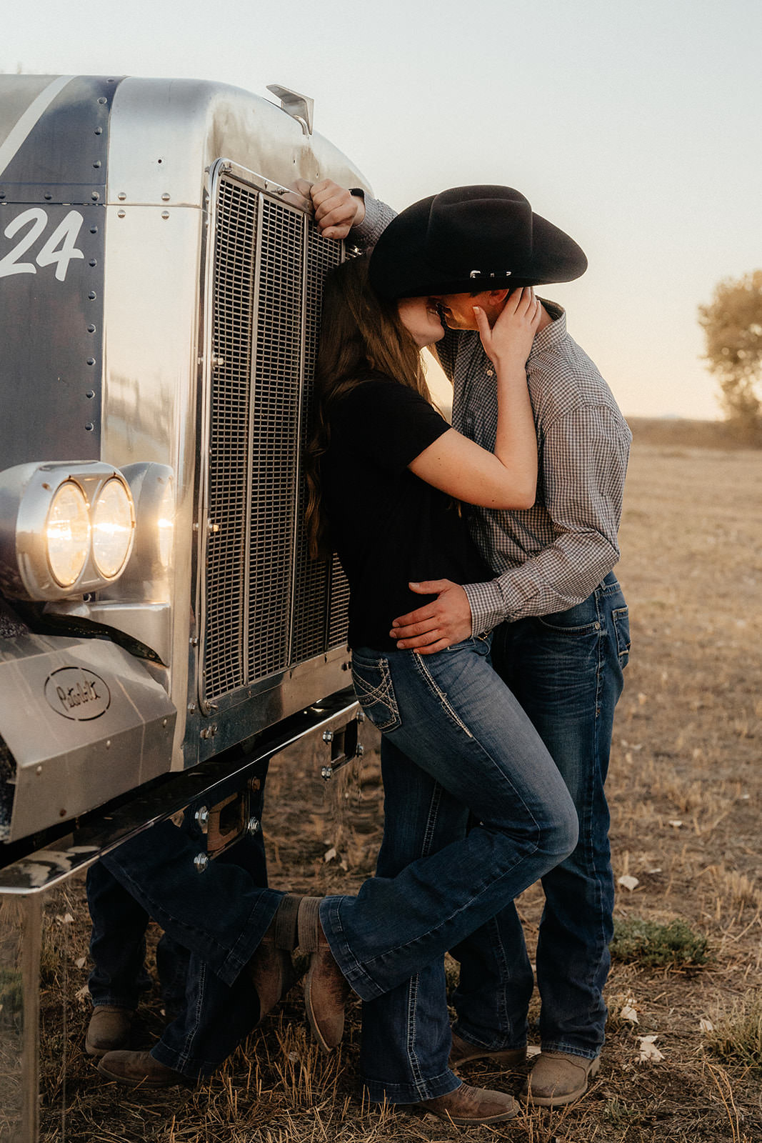 Western Engagement Photos Guide - Colorado Wedding Photographer